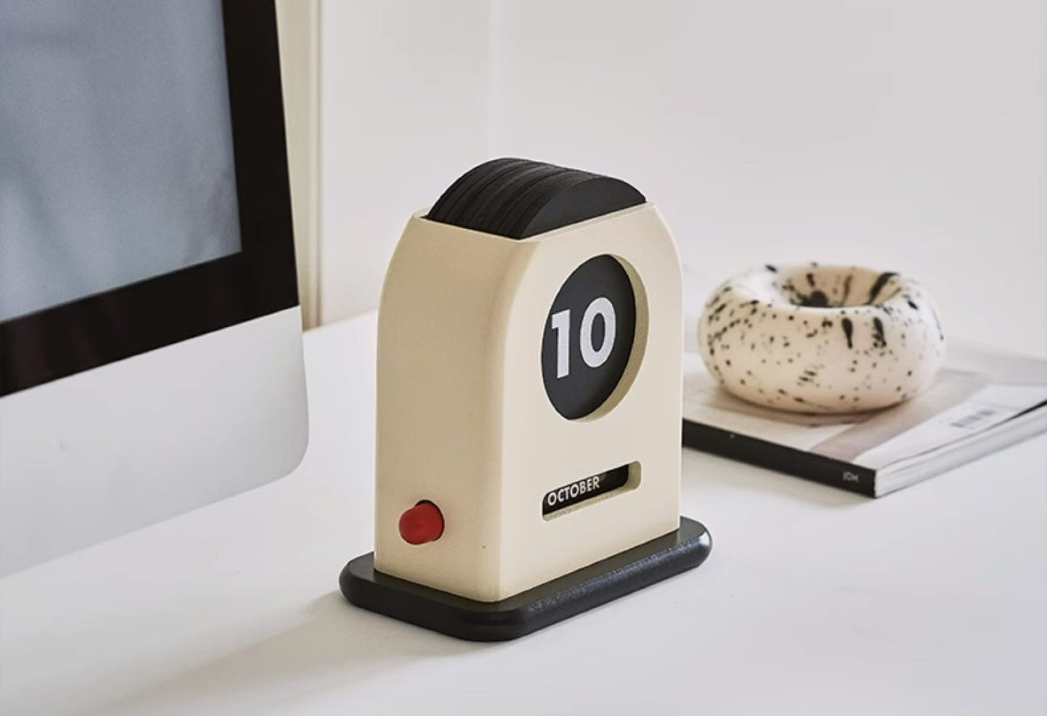 15 Creative Desk Calendar Designs for 2024 - Bello Bello